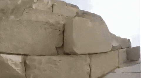 Climbing the Great Pyramid of Giza - Meme subido por Tweet :) Memedroid